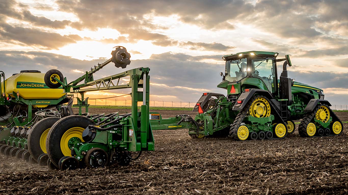 8R, 8RT, and 8RX Implement Versatility | John Deere Australia