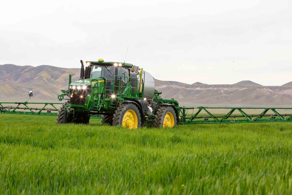 R4023 Self-Propelled Sprayer | Sprayers | John Deere Australia
